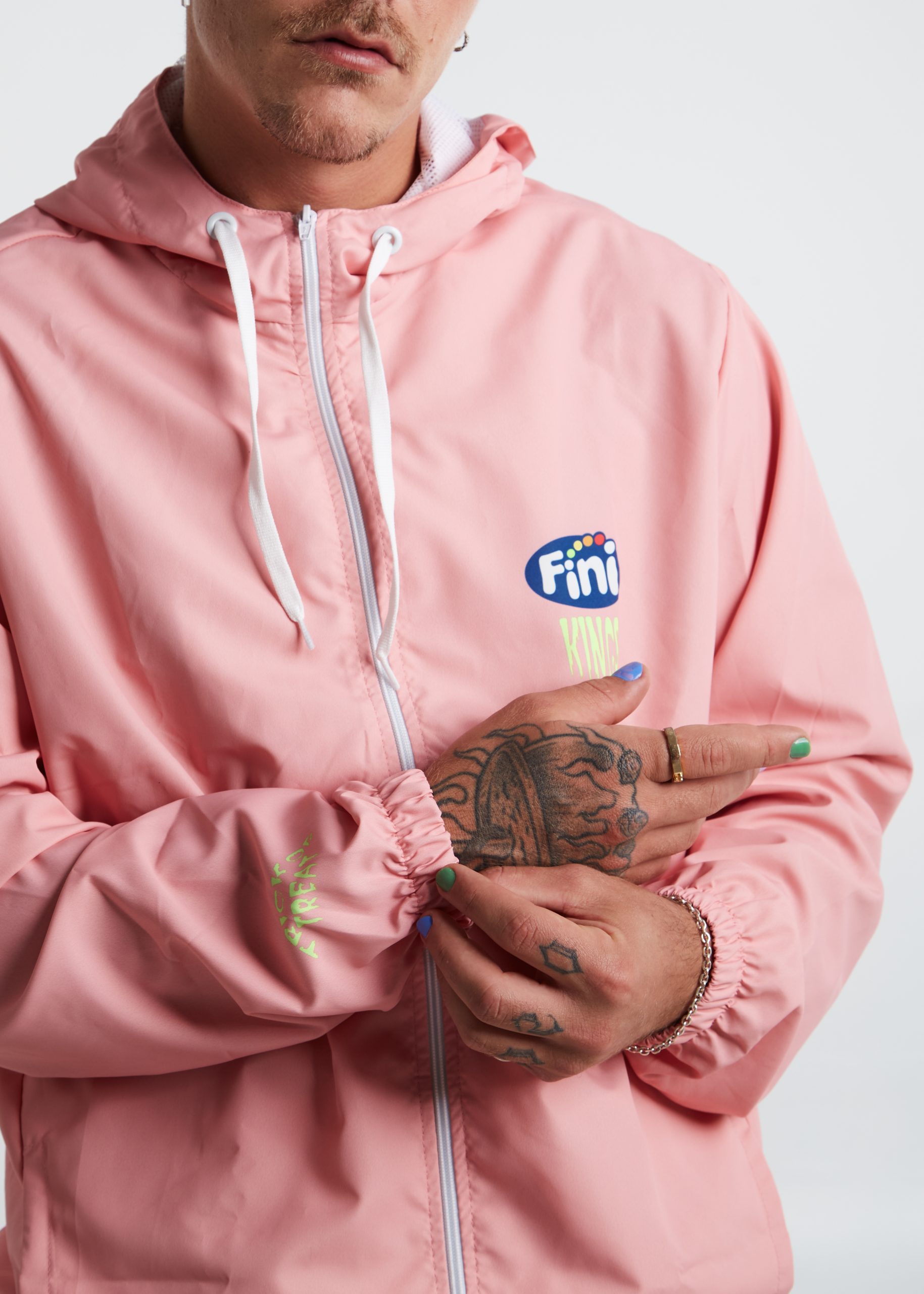 Fini lança linha exclusiva de roupas, em parceria com a Kings ...