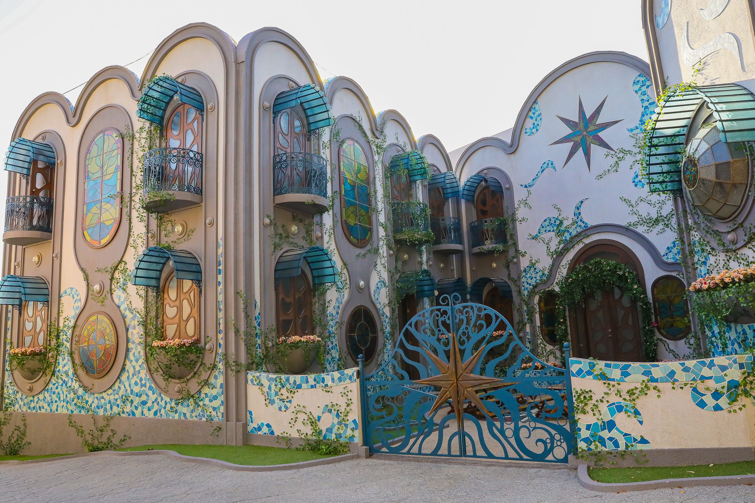 SBT apresenta imagens inéditas da cidade cenográfica de “A Caverna ...