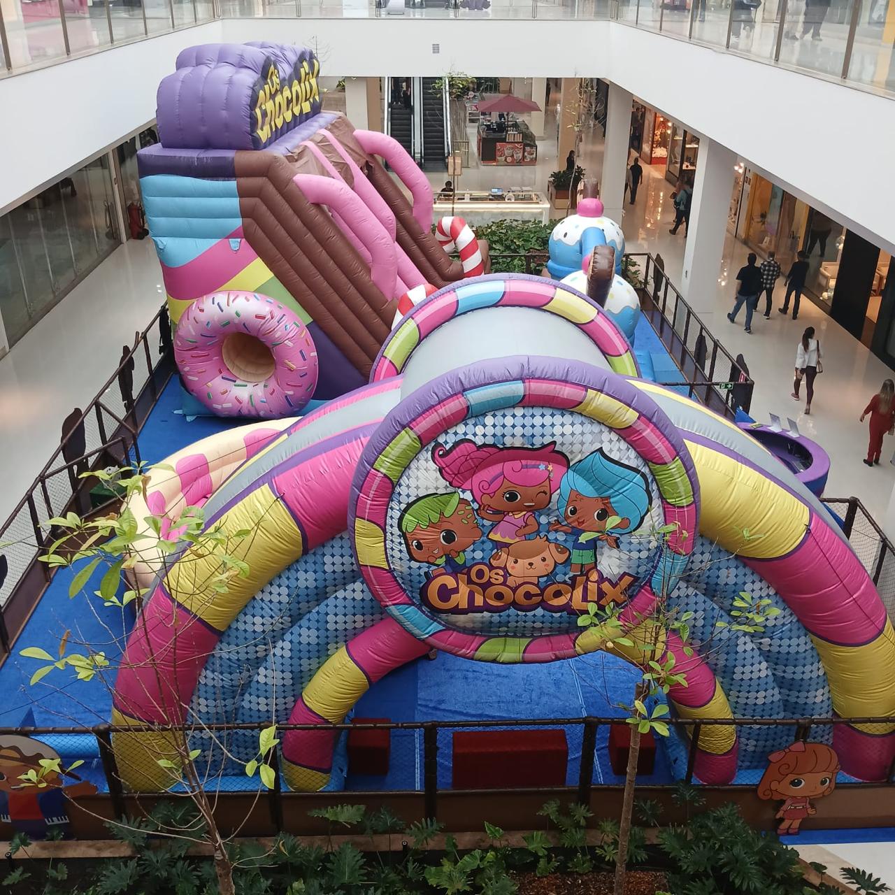 Parque temático de "Os Chocolix" em temporada no Shopping Iguatemi ...